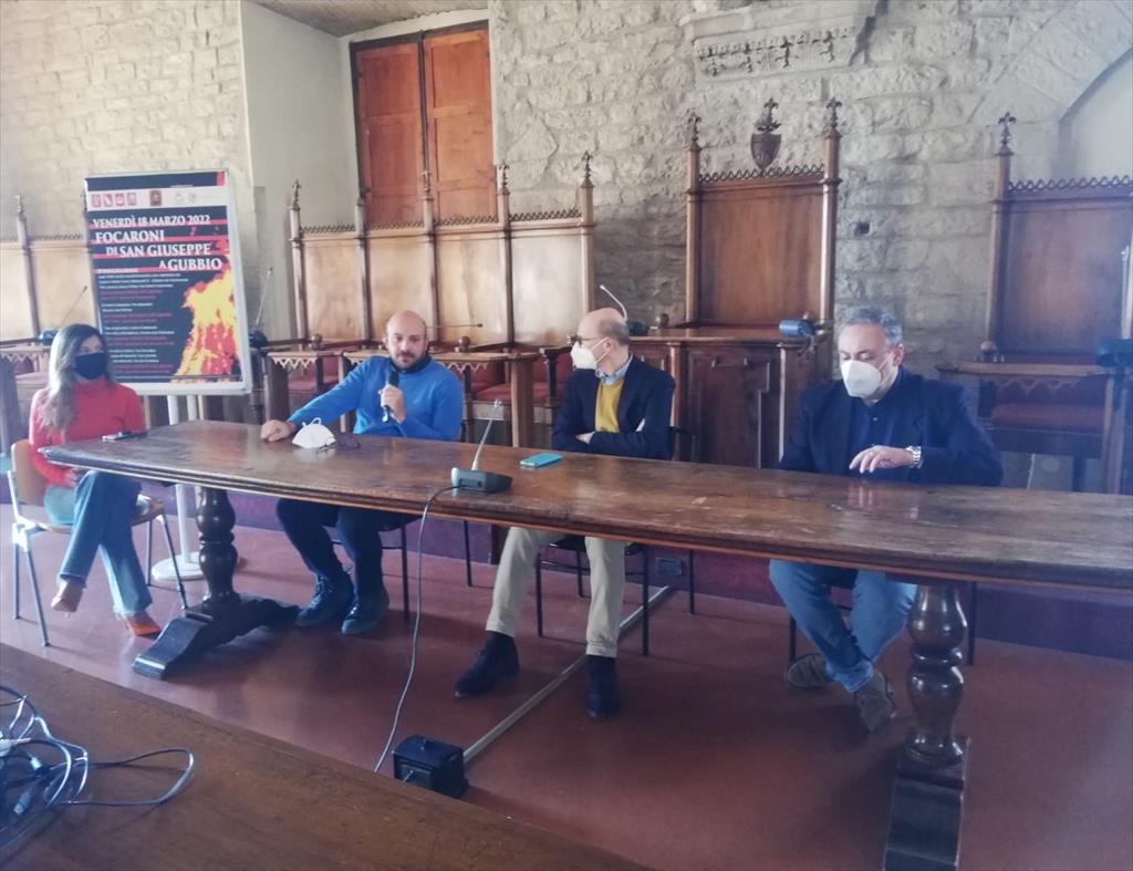 Gubbio: dopo due anni di stop tornano i “focaroni” di san Giuseppe Gubbio: dopo due anni di stop tornano i “focaroni” di san Giuseppe